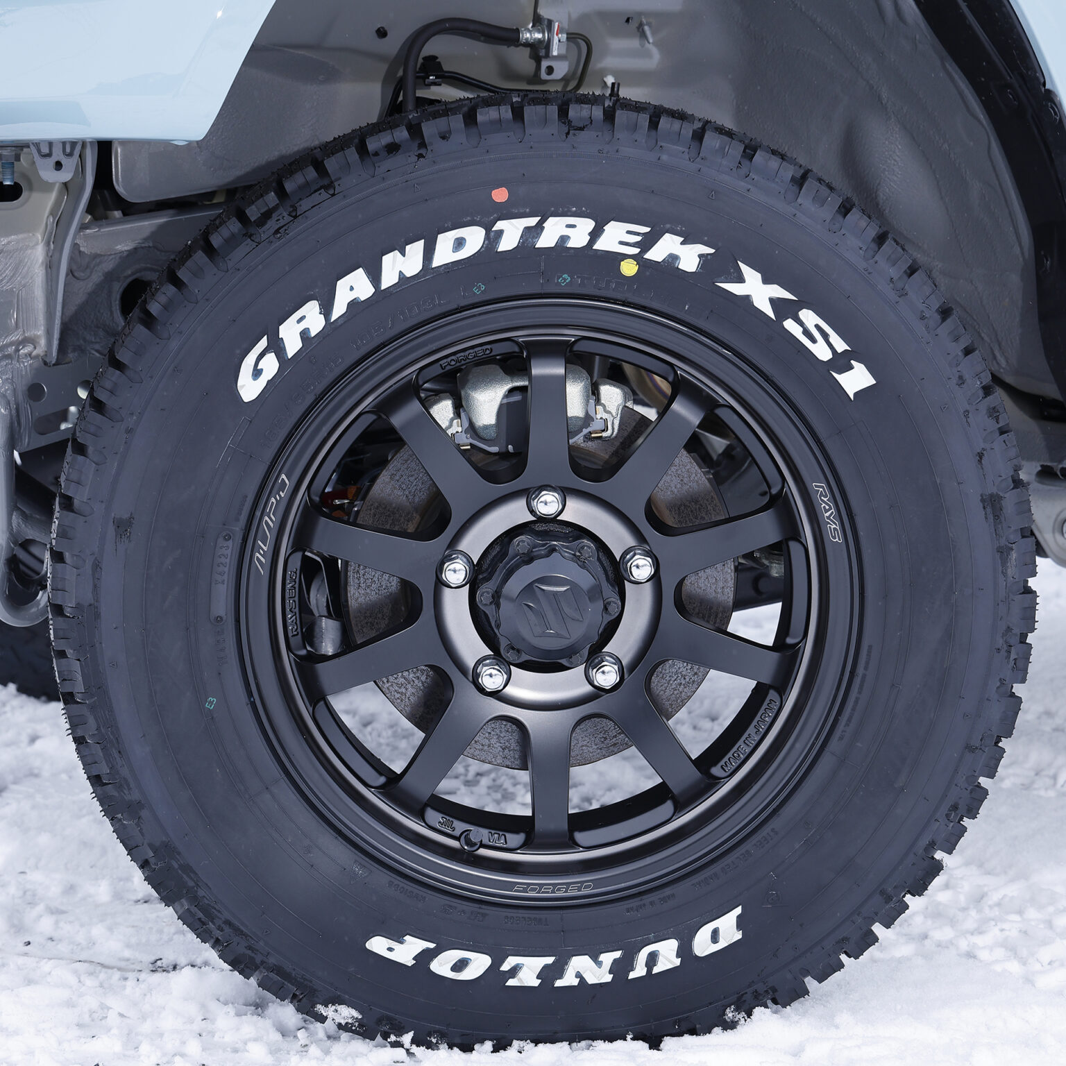 【DUNLOP】〝雪遊び〟に強い！〝ドレスアップ〟にも強い！〝ジムニーにベストな冬タイヤ｜LETS GO 4WD WEB