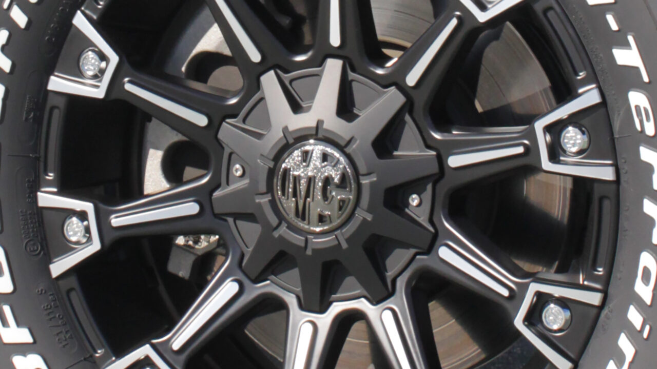 【CRIMSON】メカニカルな存在感を放つデザイン「MG MONSTER」｜LETS GO 4WD WEB