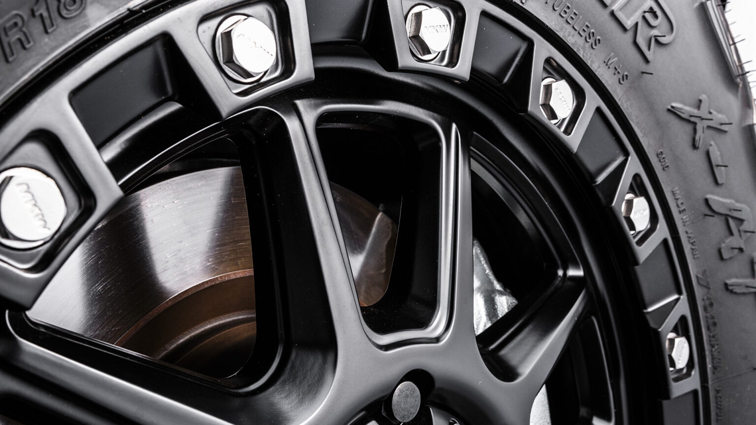 【MKW】MKW M205に待望のJP Specが登場！18×8.0Jが11月中旬よりリリース「M205」｜LETS GO 4WD WEB