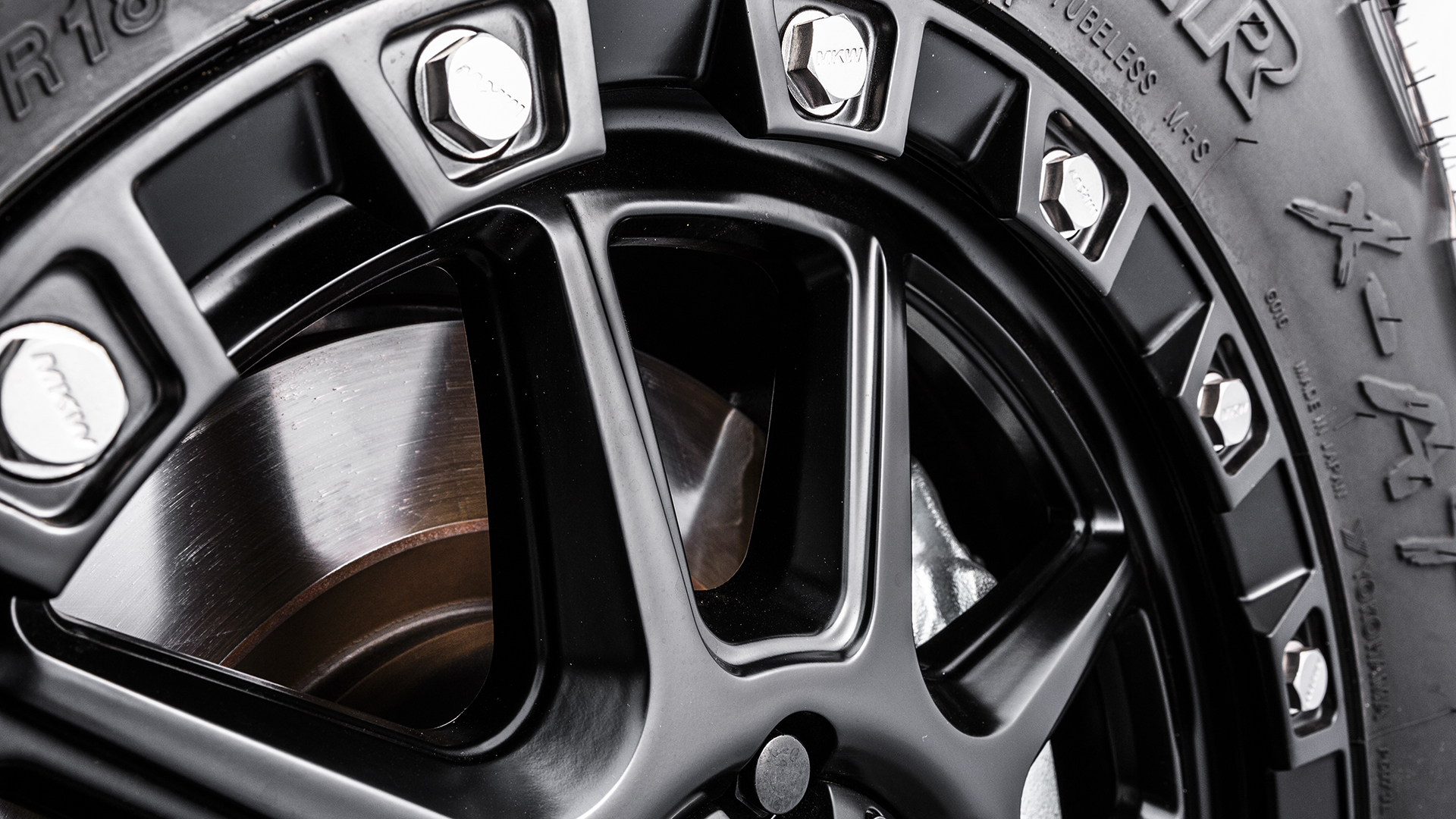 【MKW】MKW M205に待望のJP Specが登場！18×8.0Jが11月中旬よりリリース「M205」｜LETS GO 4WD WEB