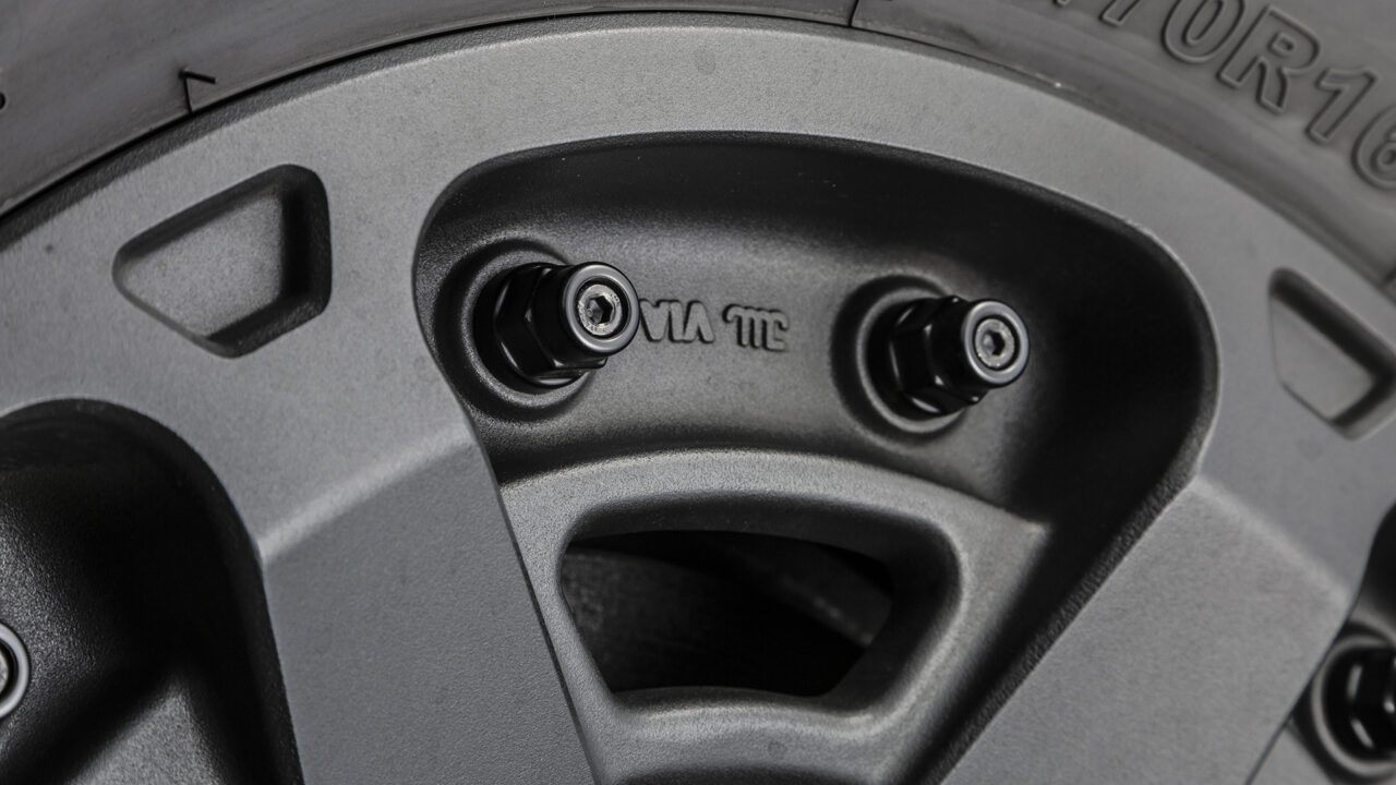 【CRIMSON】圧倒的なミリタリーフォルムが際立つ最新作「MG ARMOR FF」｜LETS GO 4WD WEB