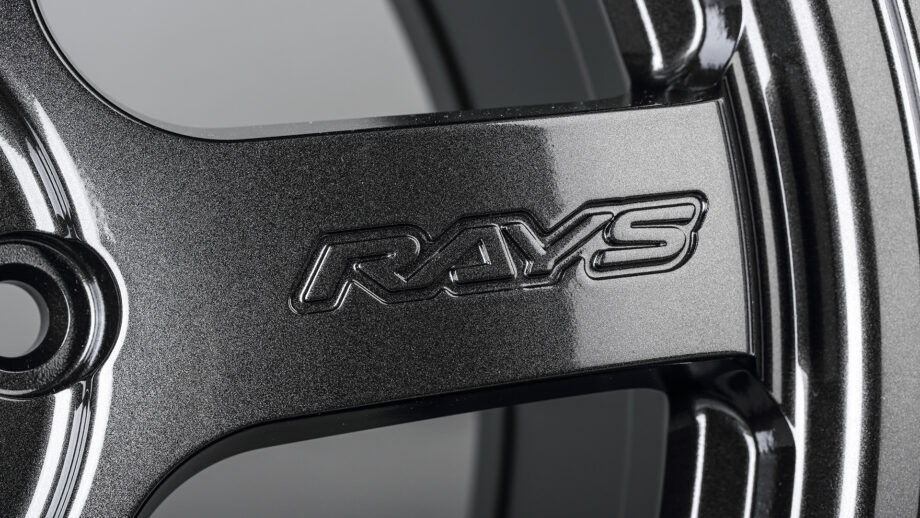 【RAYS】ランドクルーザーにベストマッチな攻めのサイズで逞しさを演出「gramLIGHTS 57DR-X」｜LETS GO 4WD WEB