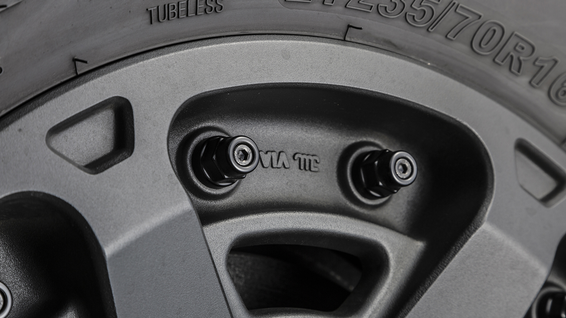 【CRIMSON】圧倒的なワイルドさは見た目とパフォーマンスも高次元「MG ARMOR FF」｜LETS GO 4WD WEB