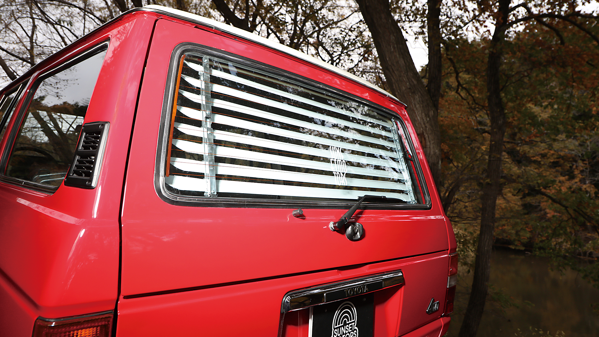 【SUNSET MOTORS】代表自らが西海岸へ出向き上質な個体を買い付ける！良質なボディ状態のランクル60をベースにカスタムを実施する ...