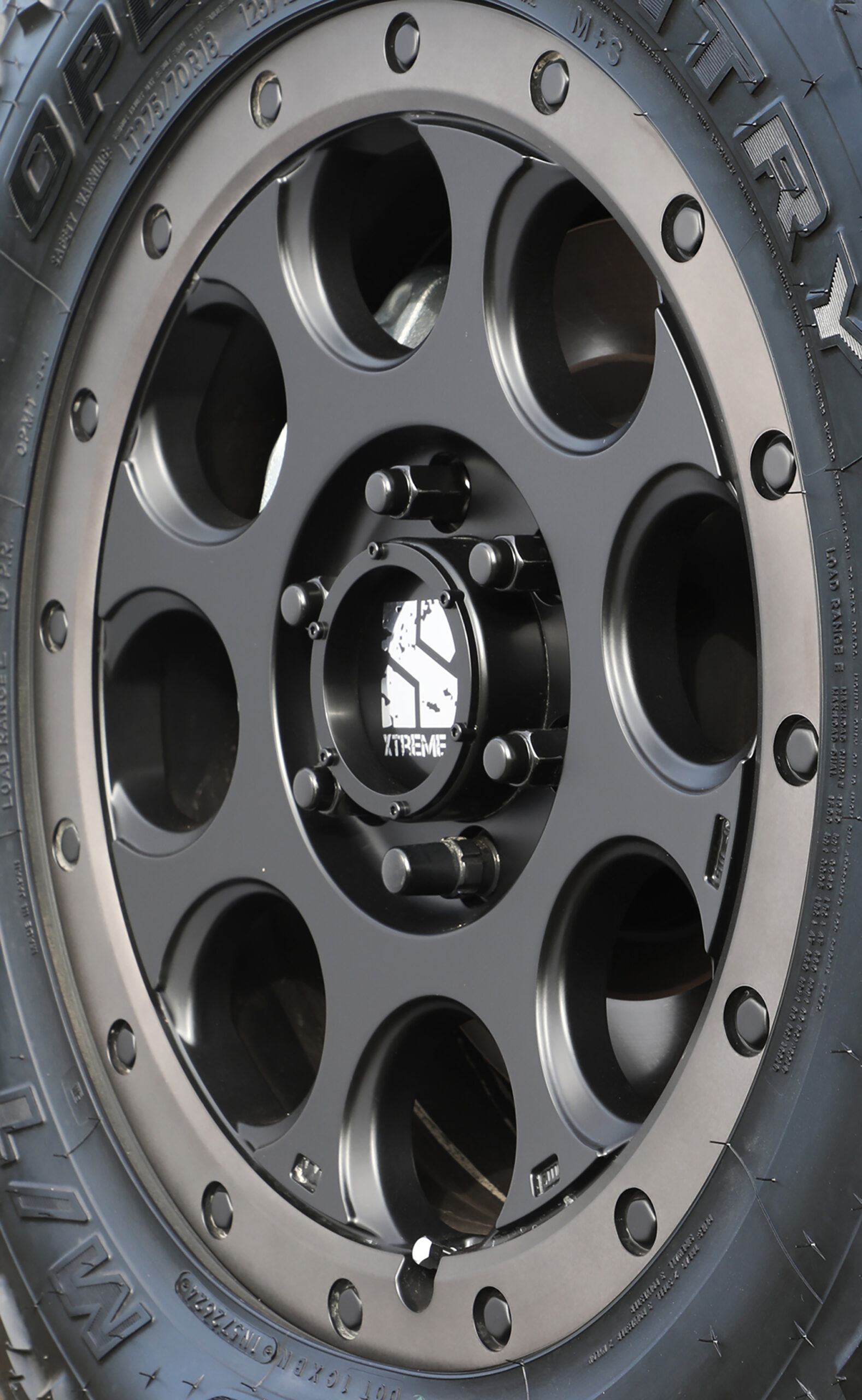 【MLJ】オフロード感を強調するトラディショナルな丸窓デザイン「XTREME-J XJ03」｜LETS GO 4WD WEB