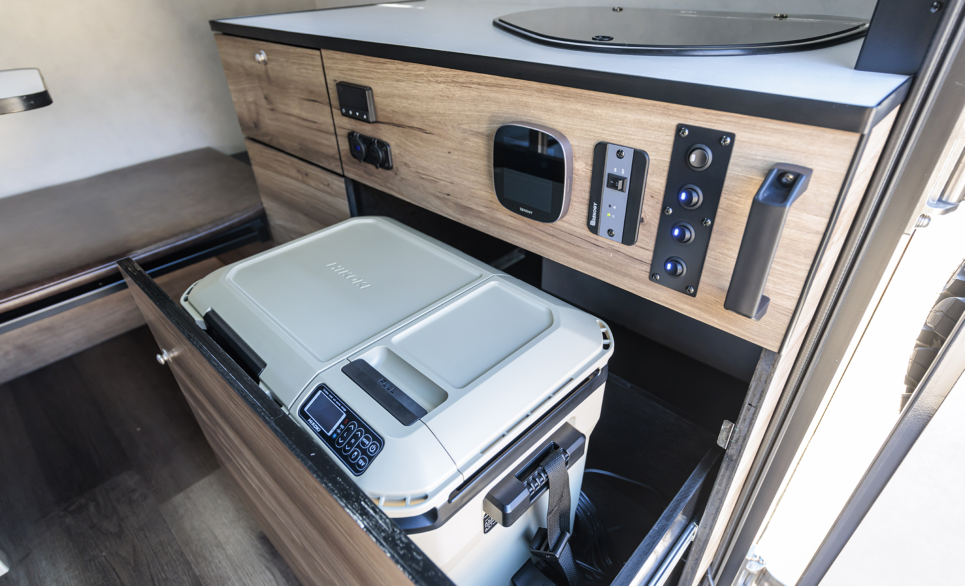 【flexdream】オーバーランドスタイルを極めた究極のオフキャン・トライトン｜LETS GO 4WD WEB