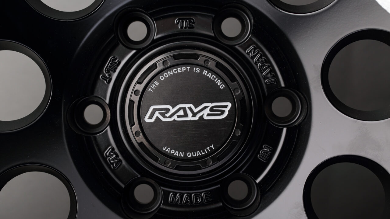 【RAYS】デザインの妙から生まれる重厚なメカニカル感を演出「TEAM DAYTONA D9」｜LETS GO 4WD WEB