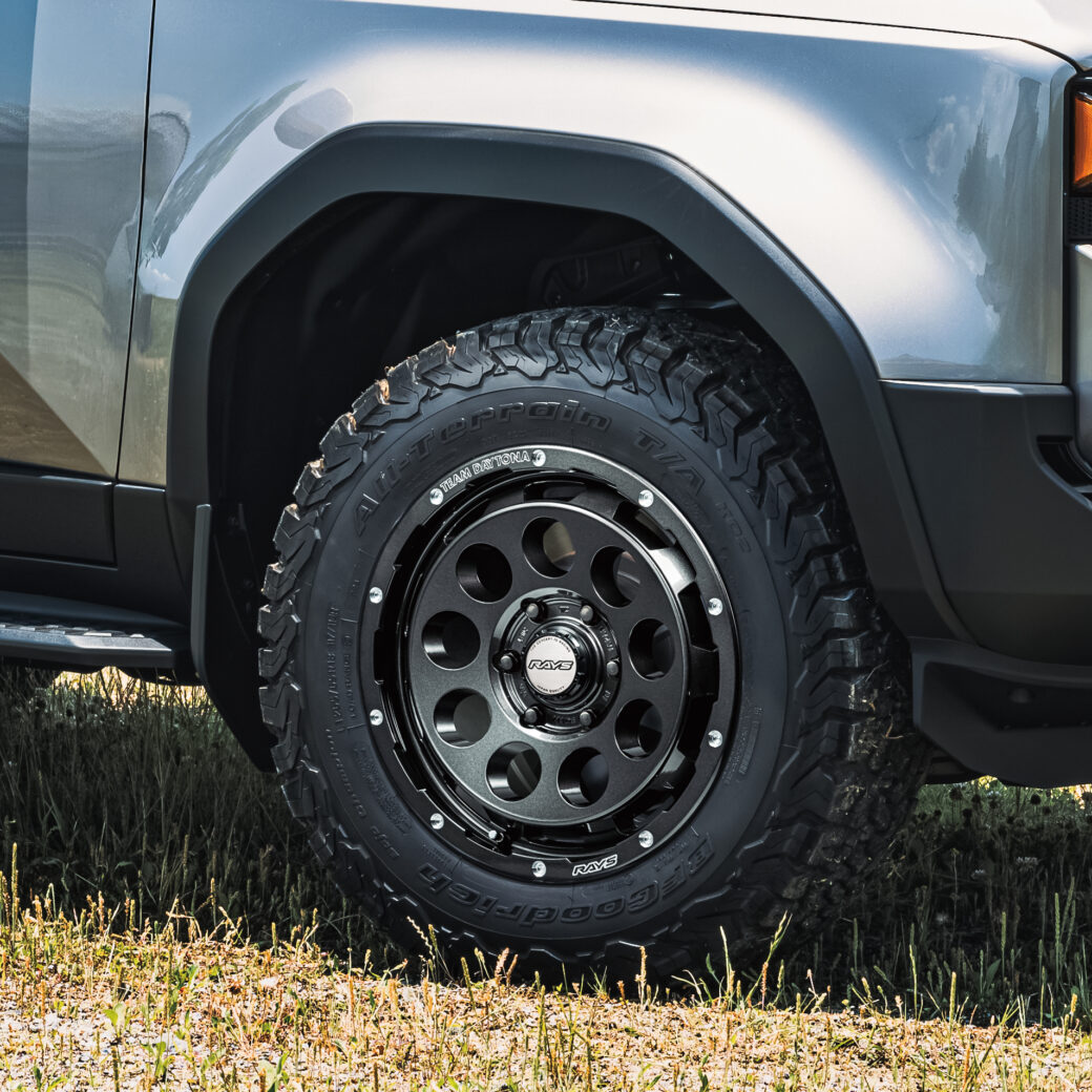 【RAYS】深みのある専用カラーが精悍な印象を高めてくれる「TEAM DAYTONA D9 SPEC-M」｜LETS GO 4WD WEB