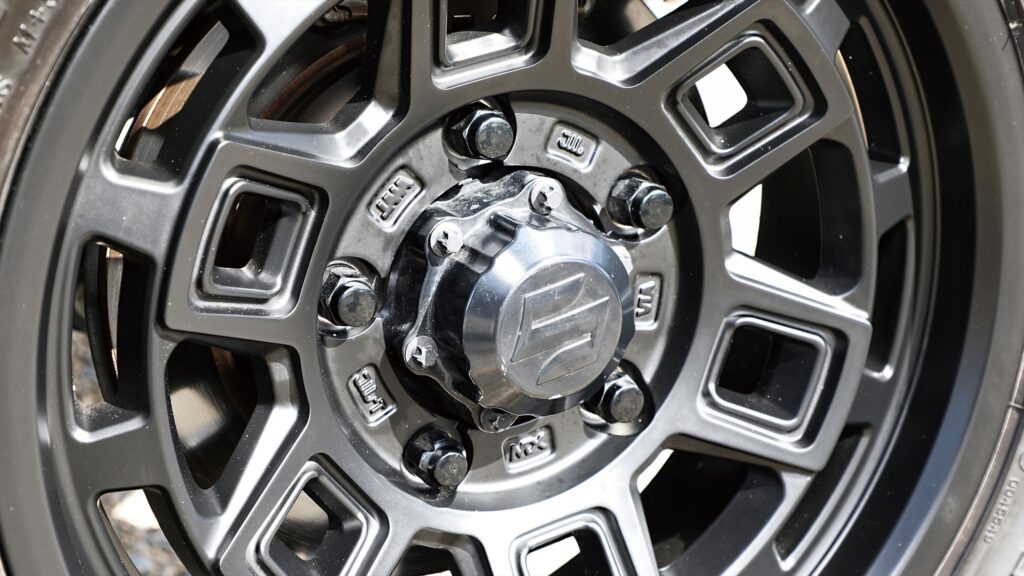 【HOT STUFF CORPORATION】「ワイルド・都市・冒険」をコンセプトに掲げた斬新なディスクデザイン「MAD CROSS AEVER (マッドクロス・アイヴァー) 」 | 4WDや ...